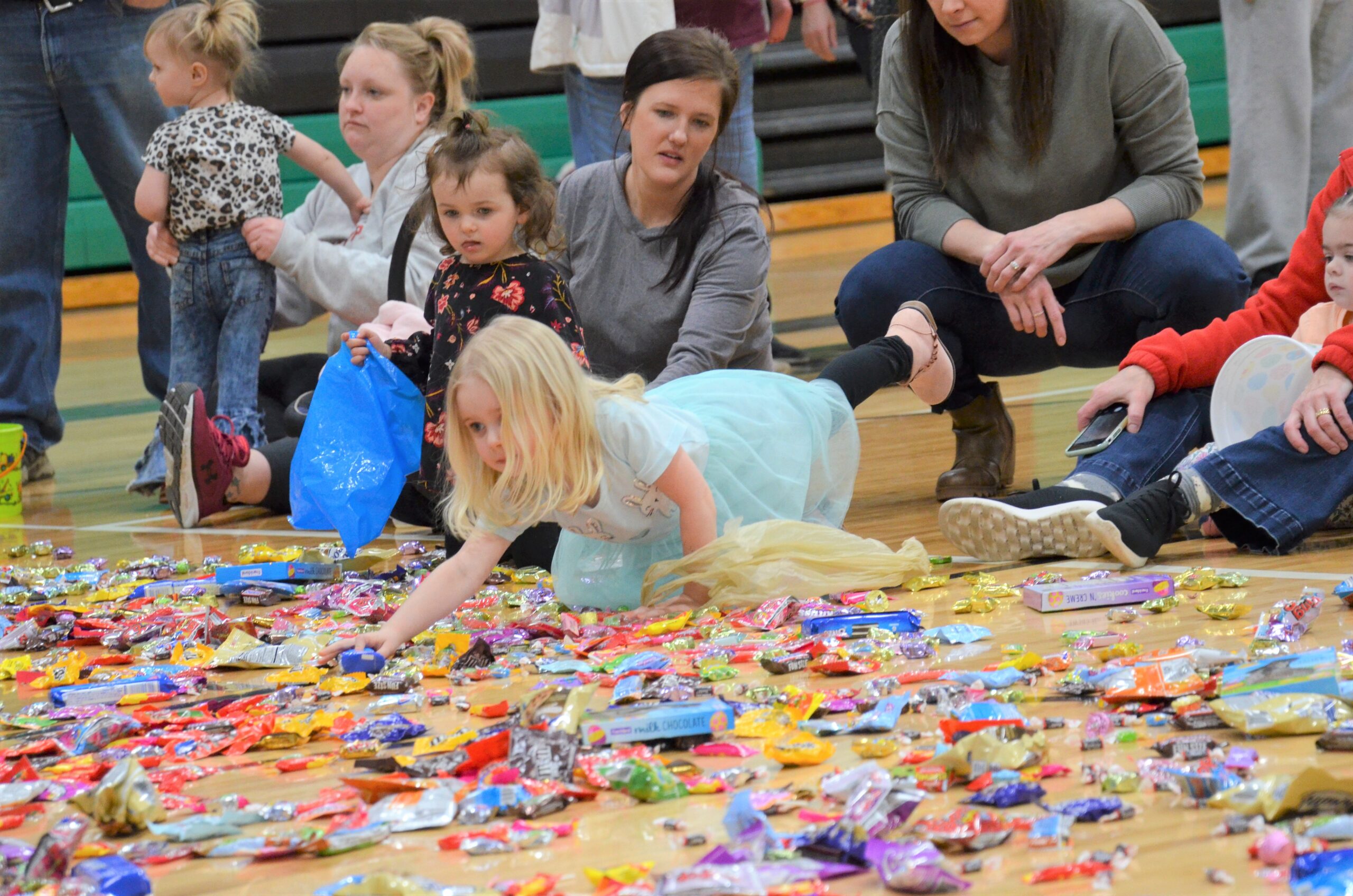 Candy scramble is always sweet | Maple Lake Messenger