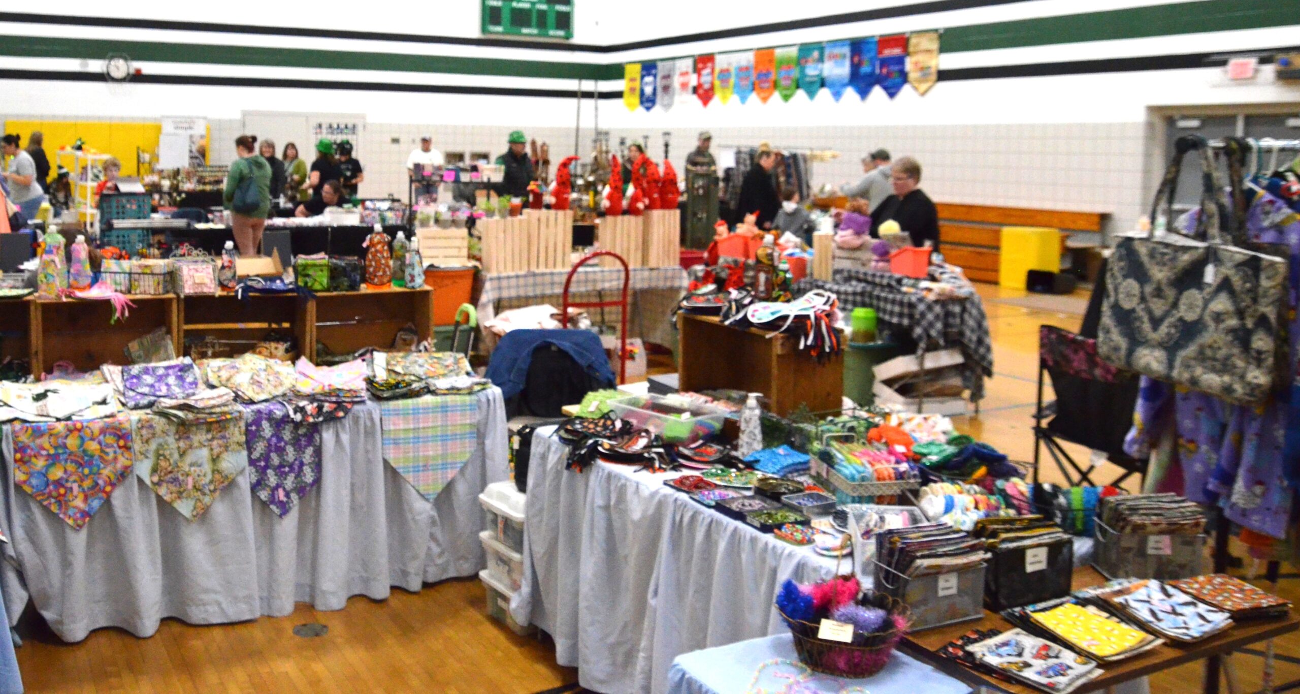 Craft Fair draws crowd | Maple Lake Messenger